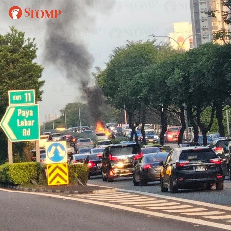 2 cars on fire on PIE, causing morning traffic jam | STOMP