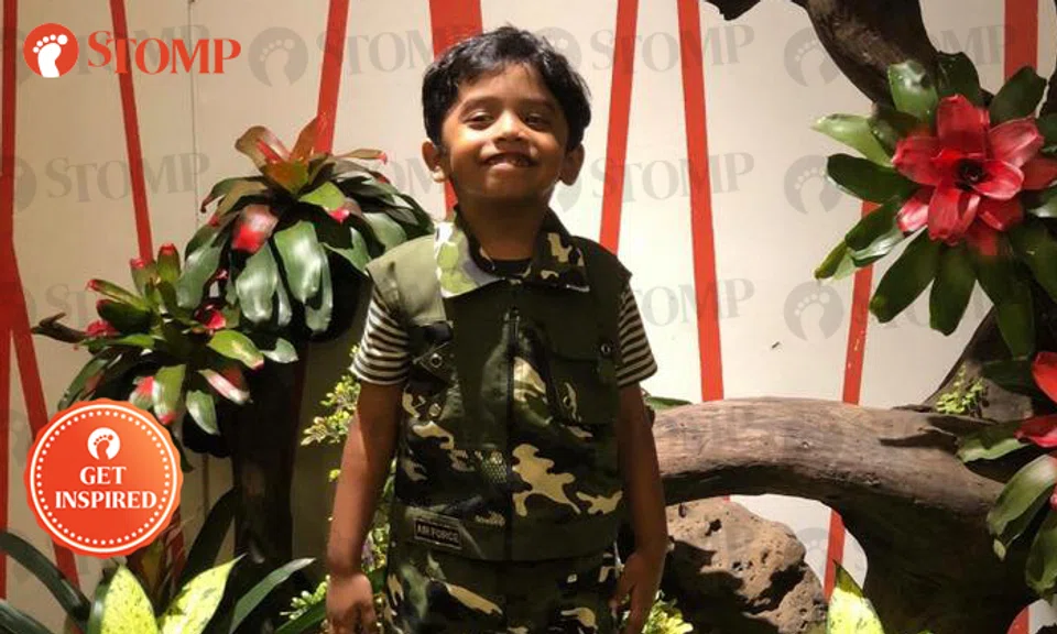Kind boy makes Changi Airport cleaner cry with thank you bow and free ...