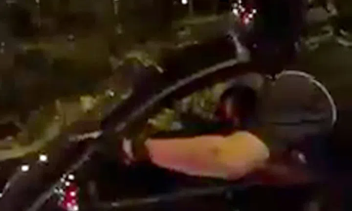 Angry biker confronts BMW driver who allegedly changed lanes abruptly ...