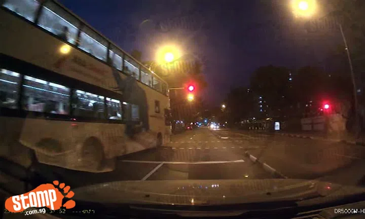 Bus driver beating red light along Ang Mo Kio Avenue 10 makes Stomper ...