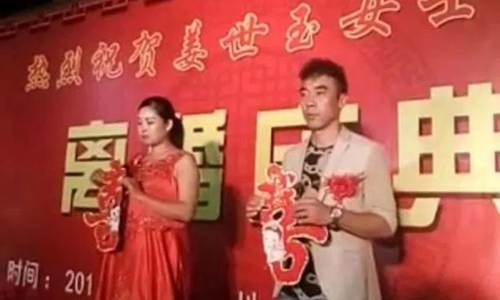 Chinese couple holds divorce ceremony to announce break up | STOMP