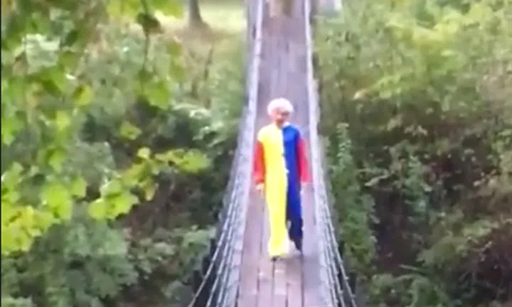 No clowning around: Guys chased by clown with knife while running in ...