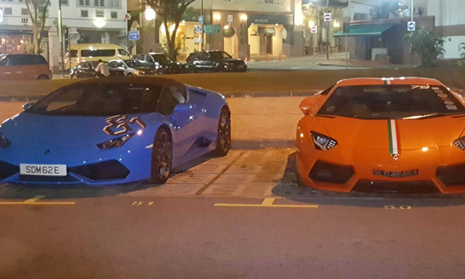 A tale of two Lambos: How to park... and how not to | STOMP