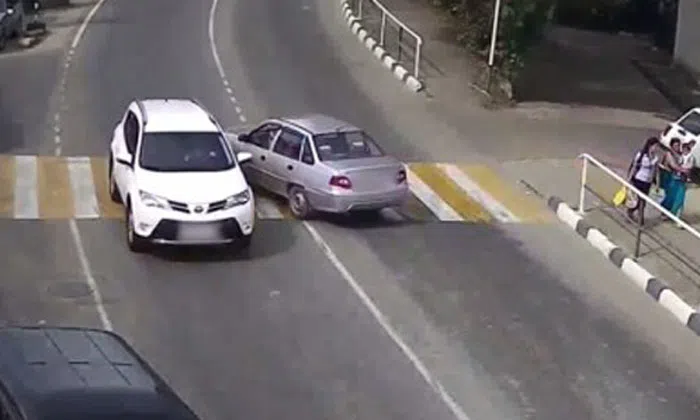 Champion driver in Russia U-turns onto wrong side of road... and keeps ...