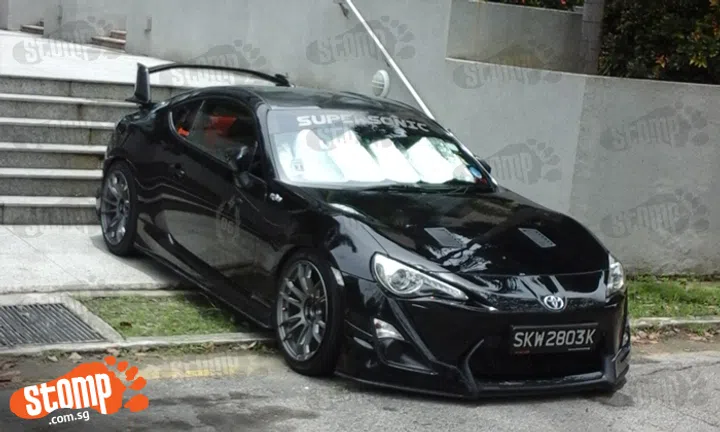 Driver of SKW2803K, does the pavement look like a parking lot to you ...