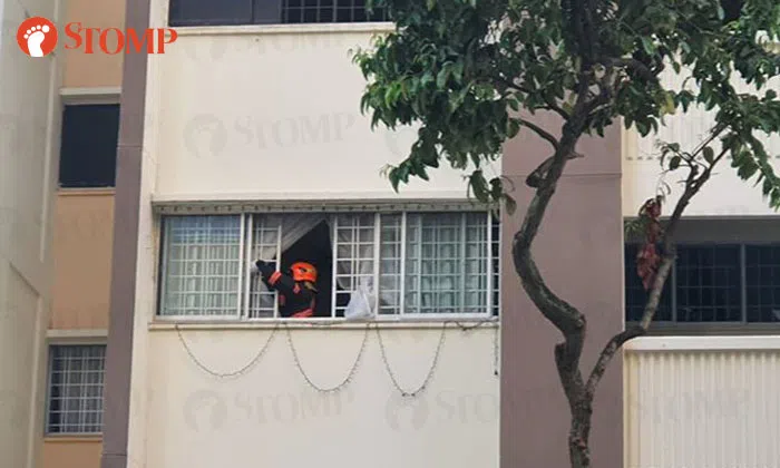 Fire breaks out at Yishun block: Occupants extinguish it using blankets ...