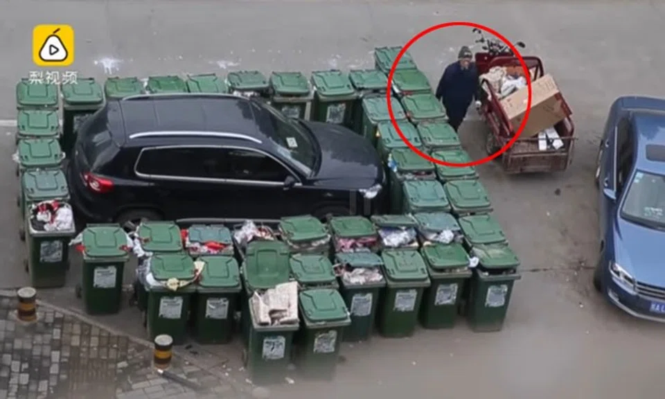 'Saman' like no other: Cleaner in China surrounds illegally parked car ...