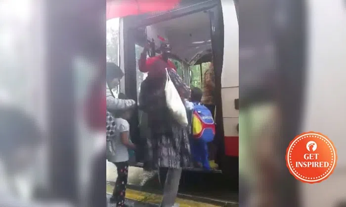 Driver of SMRT Bus 859 brings joy on gloomy rainy day by sheltering ...