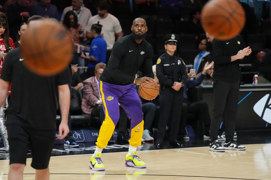 Lakers' LeBron James (foot) questionable vs. Hawks | The Straits Times