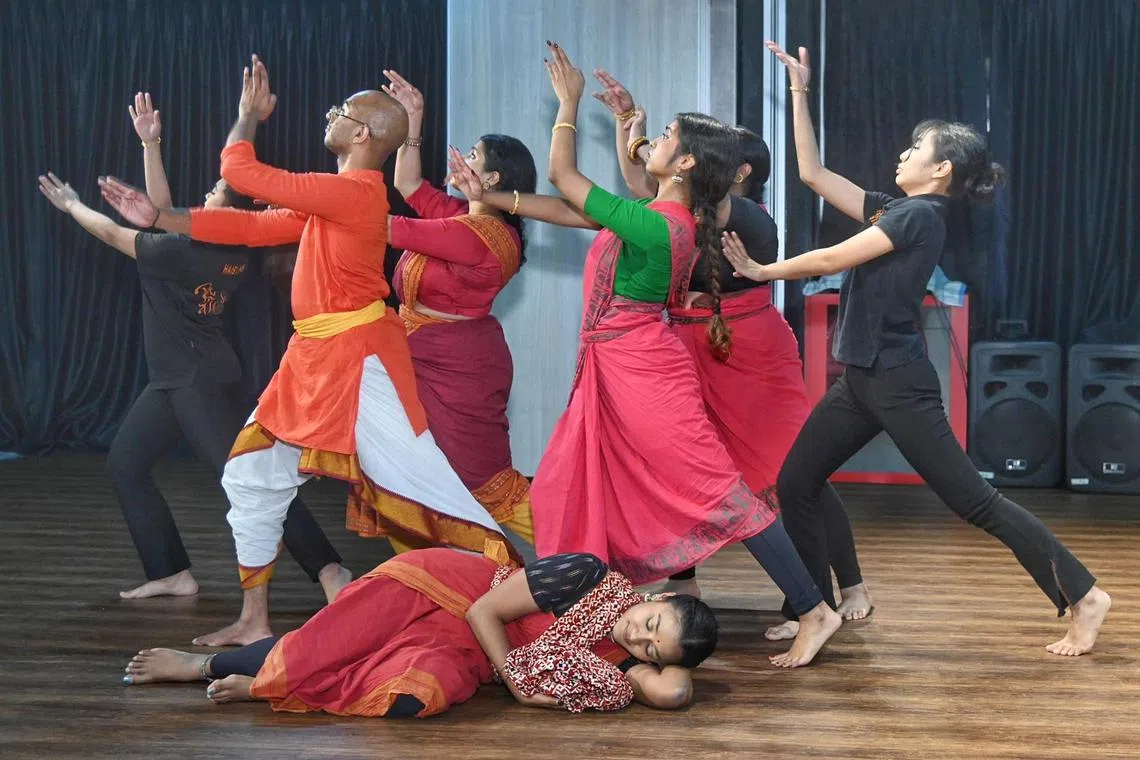 Cross-cultural dance work Radin Mas a tribute to Som Said and Bhaskar ...