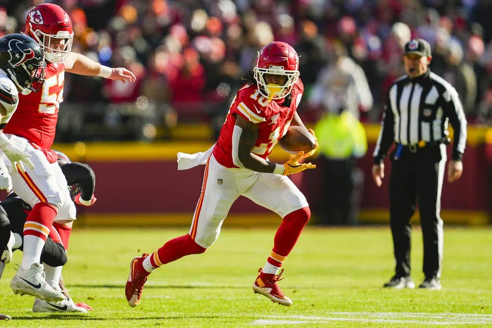 Chiefs RB Isiah Pacheco (rib) out vs. Broncos, resting until playoffs ...