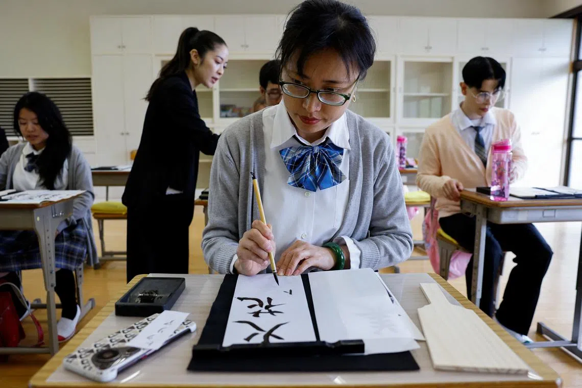 Foreign tourists get taught the Japanese high school experience | The ...