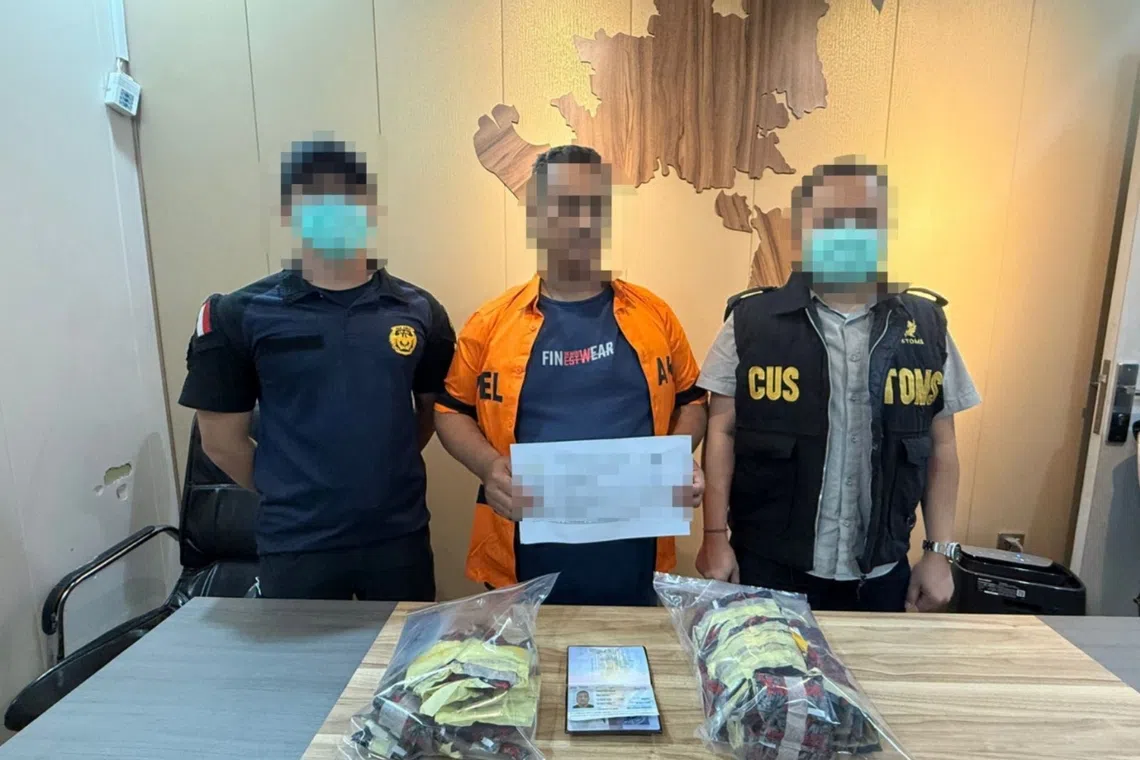 Batam foils attempt to smuggle in 148 doctored vape pods from Malaysia ...