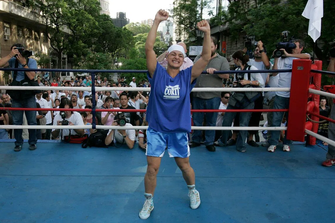 Boxing-Former four-division world champion Oliveras dies at 47 after ...