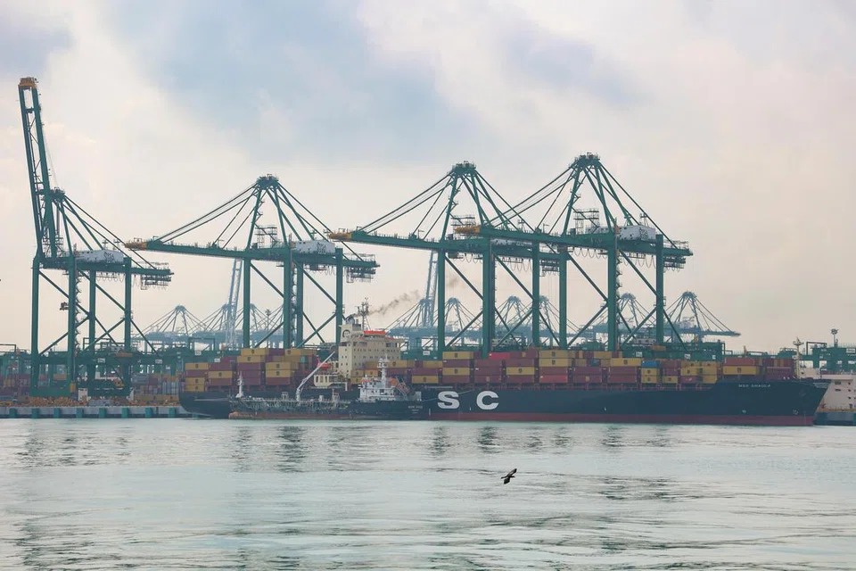 New crane tips over at Tuas Port | Page 2 | HardwareZone Forums