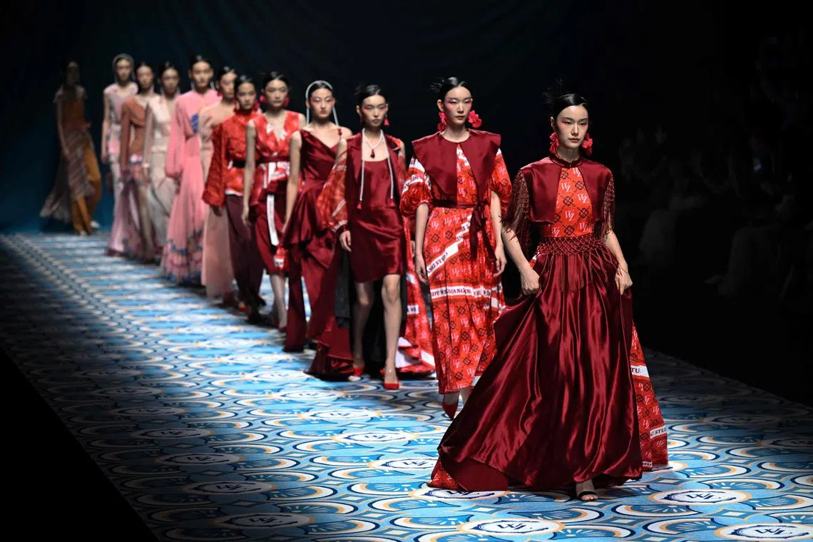 In Pictures: Highlights from the China Fashion Week 2024 Spring Summer ...