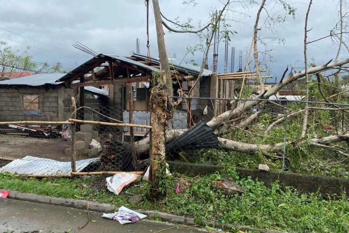 Super typhoon Man-Yi set to weaken as it barrels through Philippines | The Straits Times