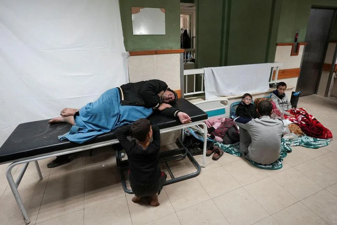 Medics, patients flee Gaza's remaining hospitals as fighting ...