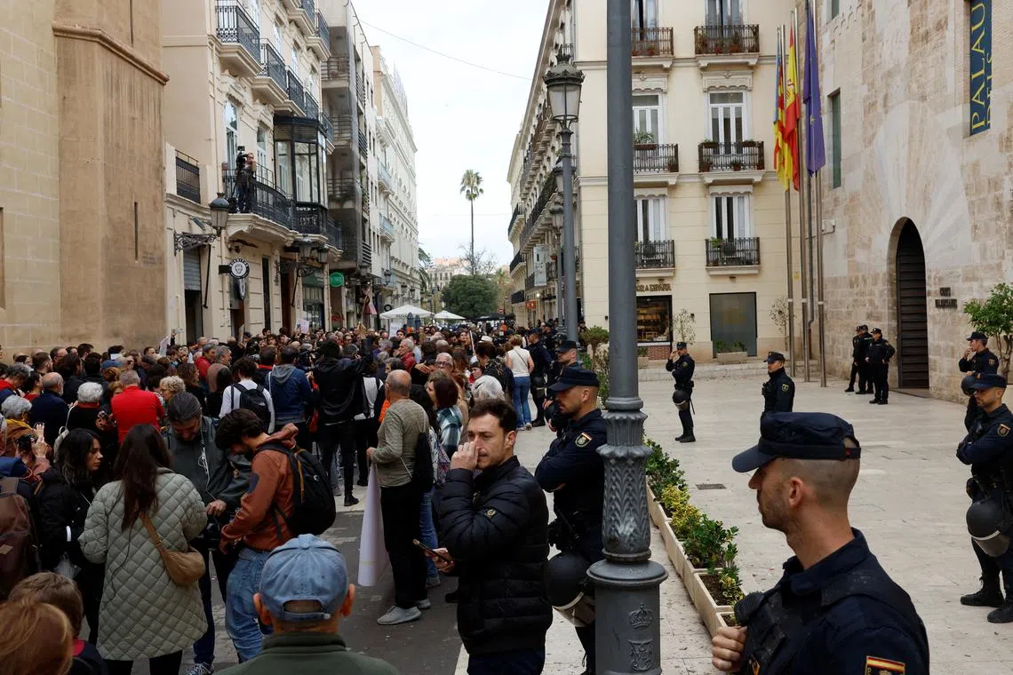 Spanish regional leader defends his handling of Valencia floods | The ...