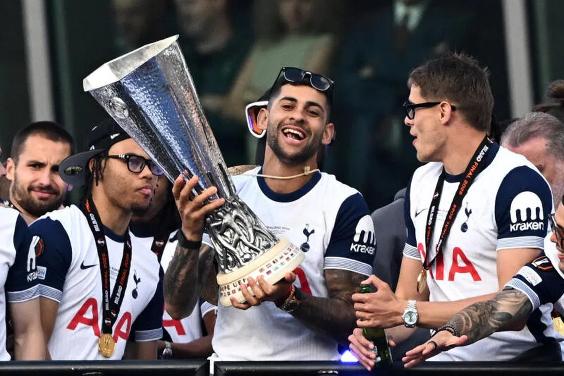Thousands hail Tottenham Hotspur’s Europa League heroes in victory ...