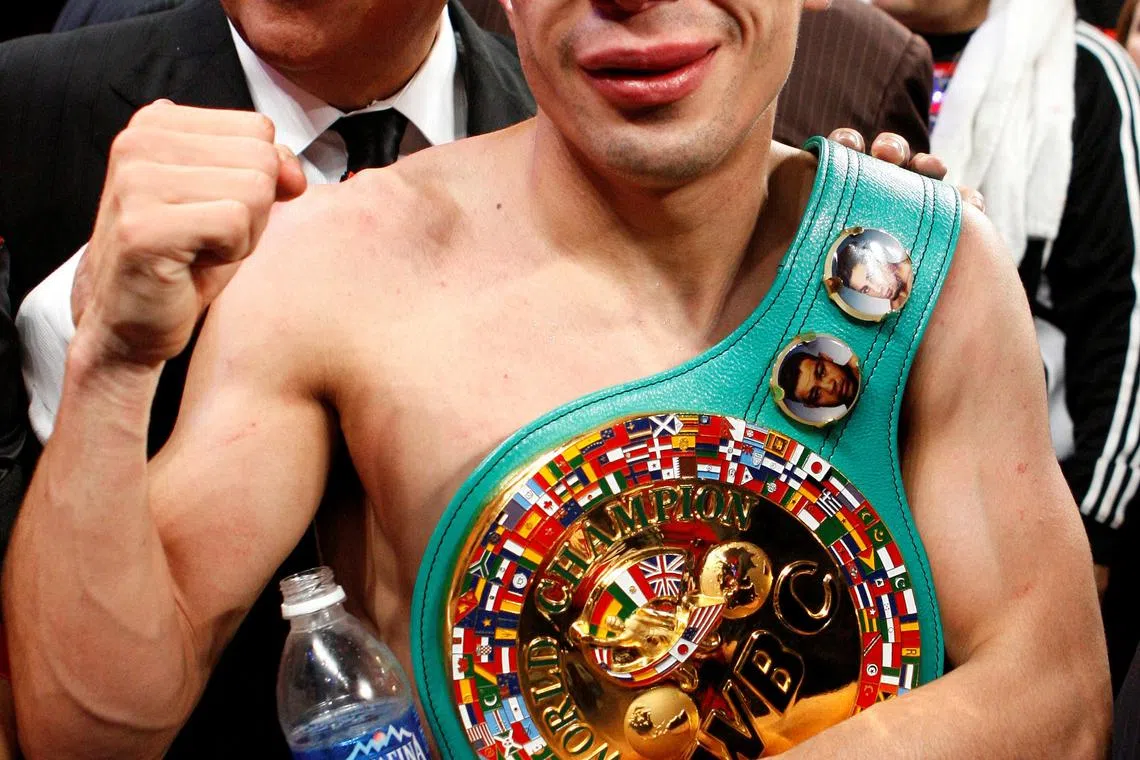 Boxing-Mexico's three-times world champion Vazquez dies at 46 after cancer battle | The Straits ...