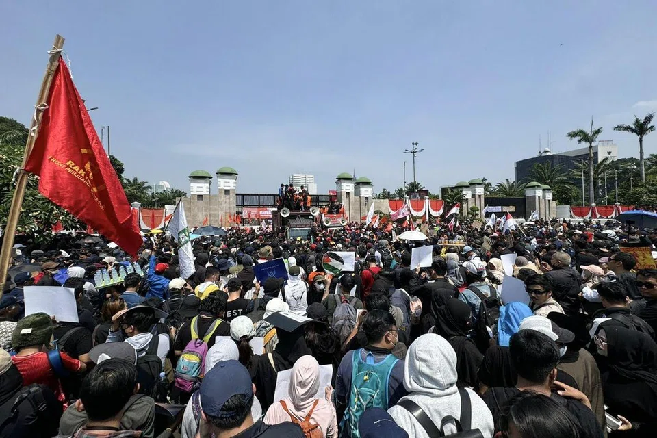 Protests hit Indonesia, stalling moves to rejig election law | The ...