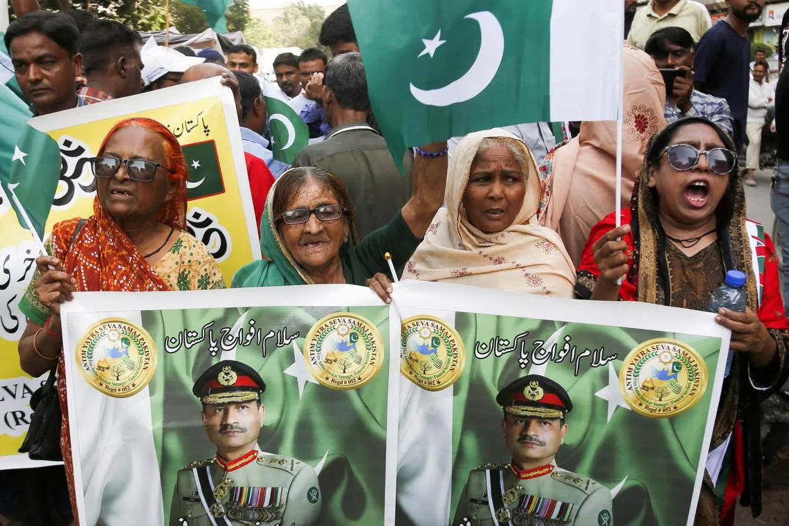 Beloved strongman: Support for Pakistan army chief surges after India ...