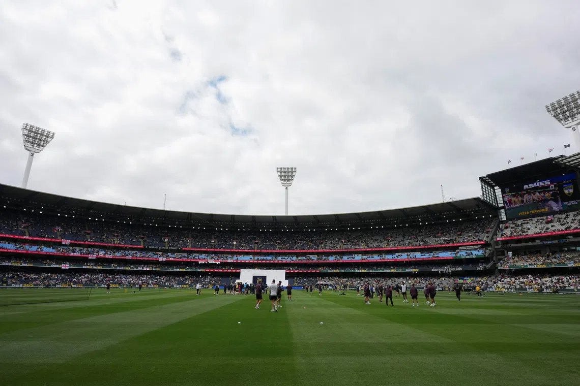 England to field in fourth Ashes test, Australia pick Richardson | The ...