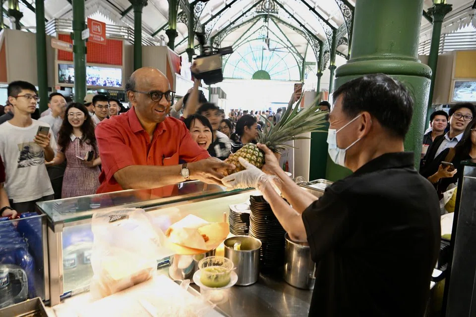 Drinks stall worker surprised by pineapple from Tharman | The Straits Times