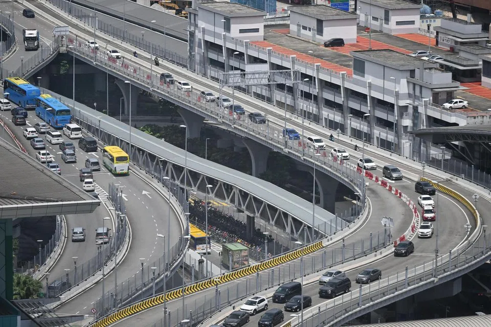 Commuters seek more information on QR code clearance trial at Johor ...