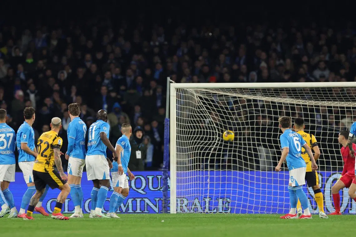 Napoli snatch late draw against Inter to keep title race bubbling | The ...