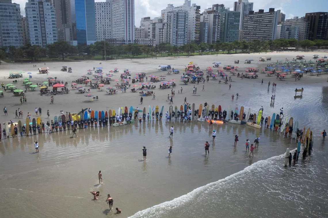 Silver surfers mass for record bid in Brazil | The Straits Times