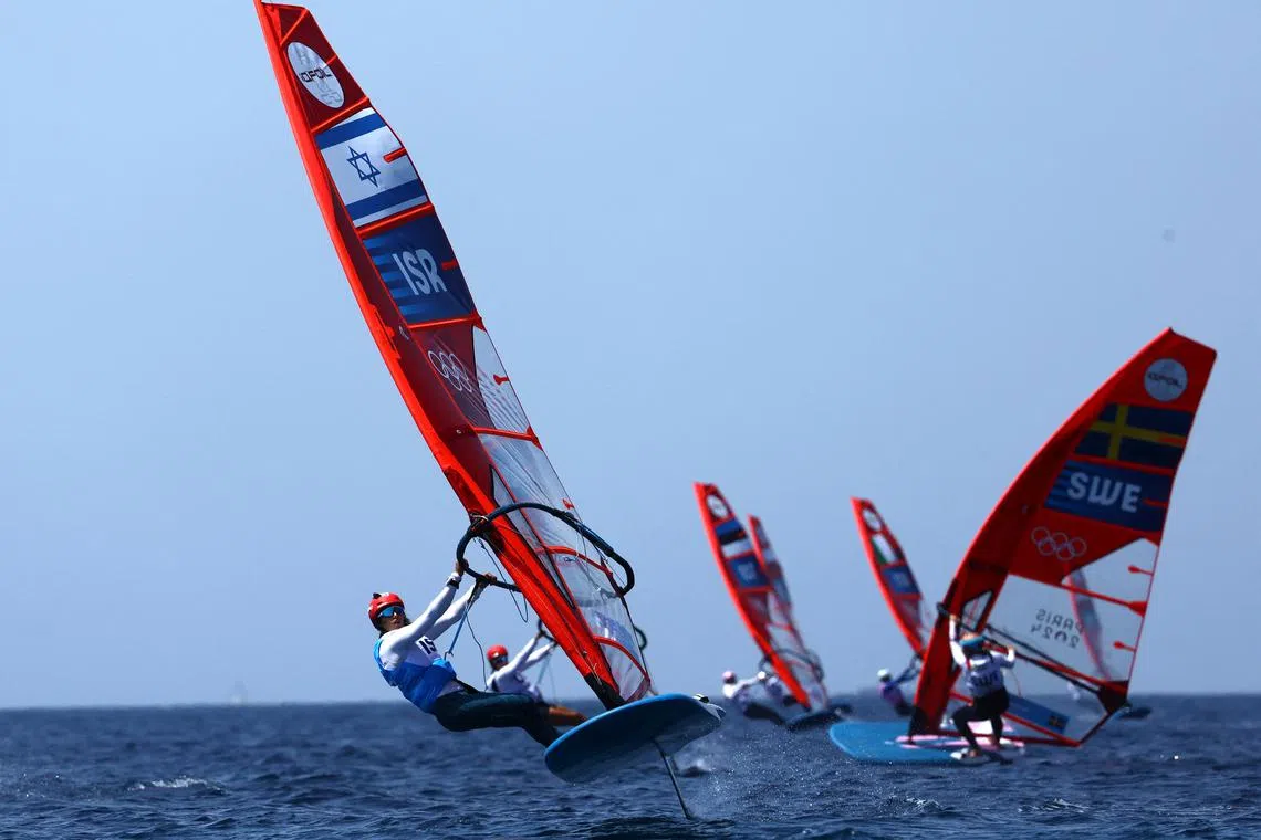Sailing-French women, Spanish men lead going into skiff medal races ...