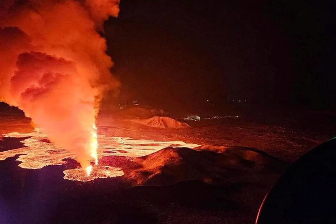 Iceland volcano erupts again, molten rocks spew from fissures | The ...