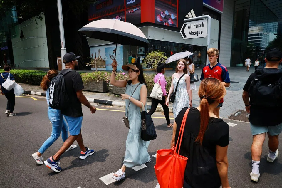 S’pore records hottest day of the year, temperature hits 35.9 deg C in ...