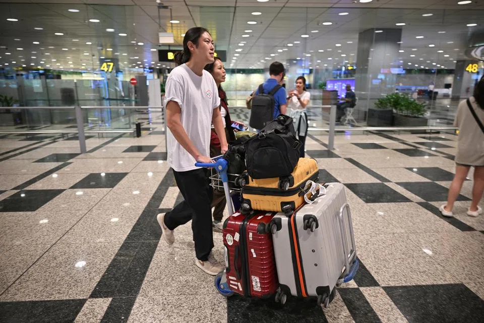 At least 16 flights between S’pore and London affected after Heathrow ...