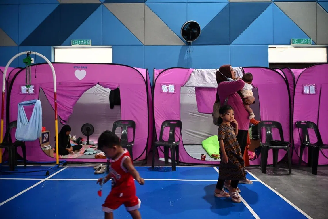 Fire-fighting in haze-hit Johor enters 6th day | The Straits Times