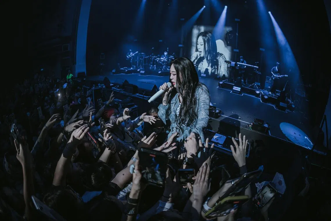 Concert review: Gen-Z rapper Lee Young-ji covers JJ Lin at first ...