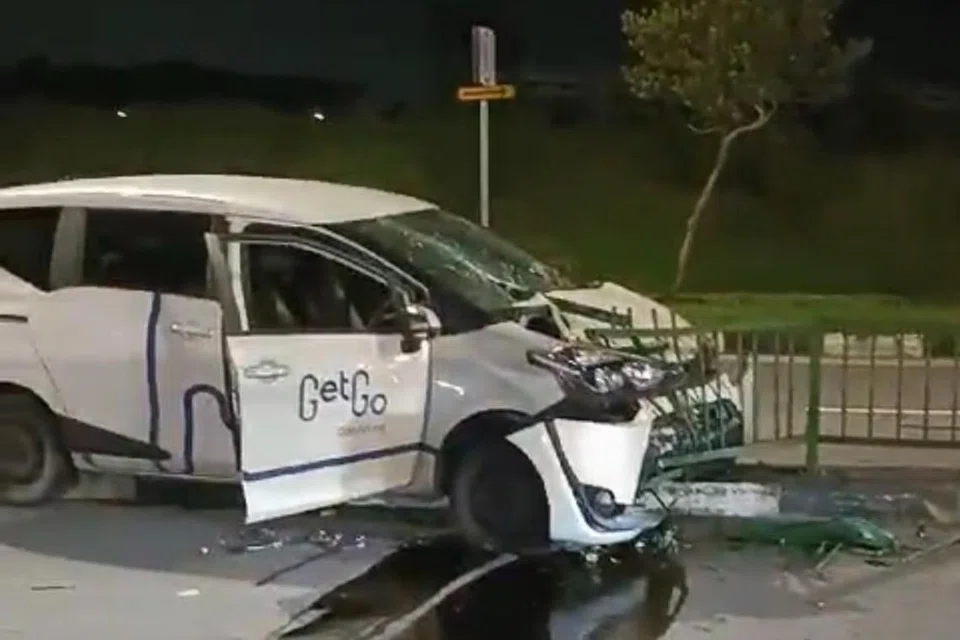 Driver flees after crashing into divider in Bedok; vapes and drug ...