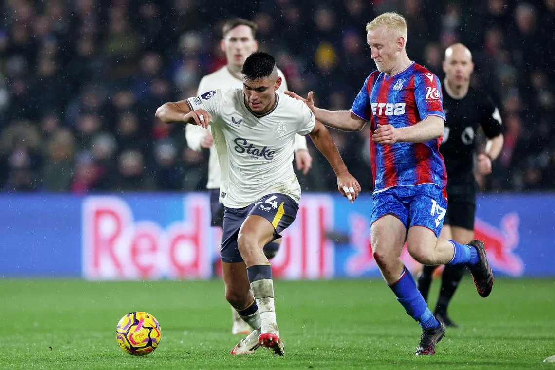 Carlos Alcaraz snatches late Premier League win for Everton against ...