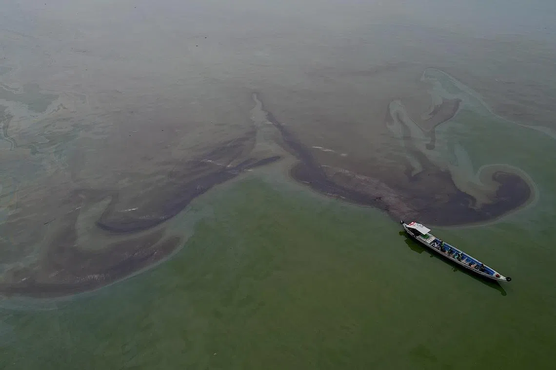 Philippines delays recovery of sunken tanker’s 1.4m litres of oil ...