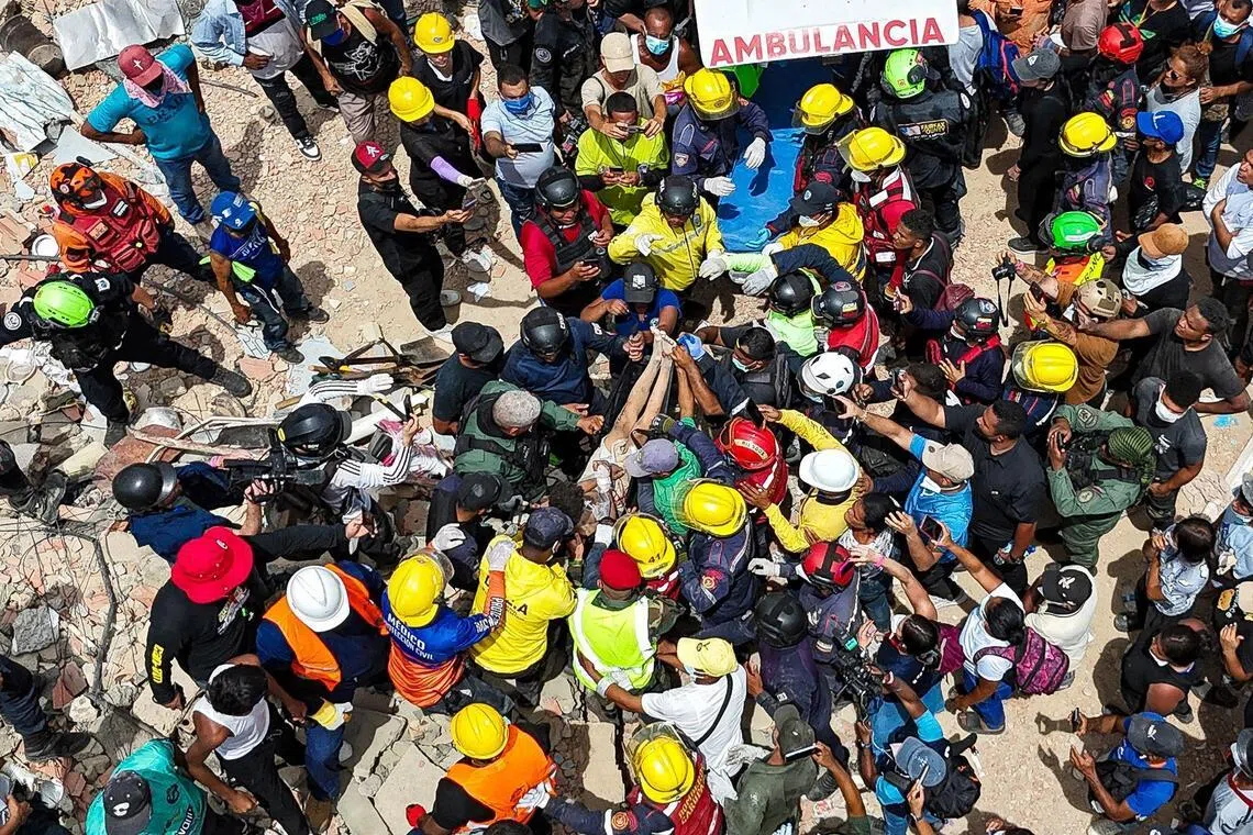 Venezuela quakes: Father and son rescued after four days buried under ...