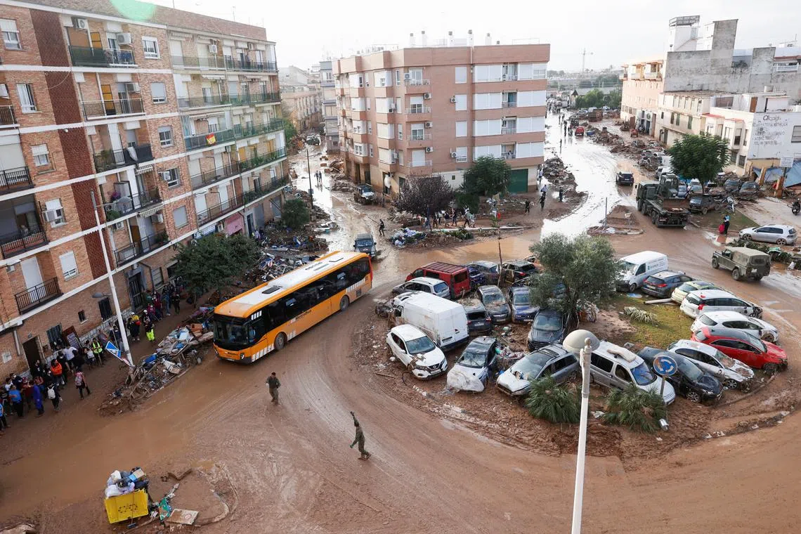 More troops reinforce rescue efforts in flood-hit Spain as public anger ...