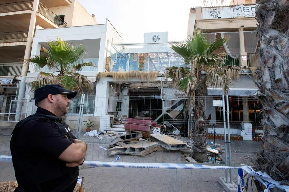 4 dead, 16 injured after beachfront restaurant in Mallorca collapses ...