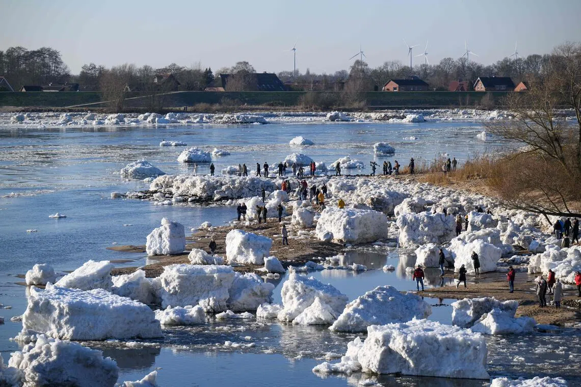 Spectacular ice blocks clog up Germany’s Elbe river | The Straits Times