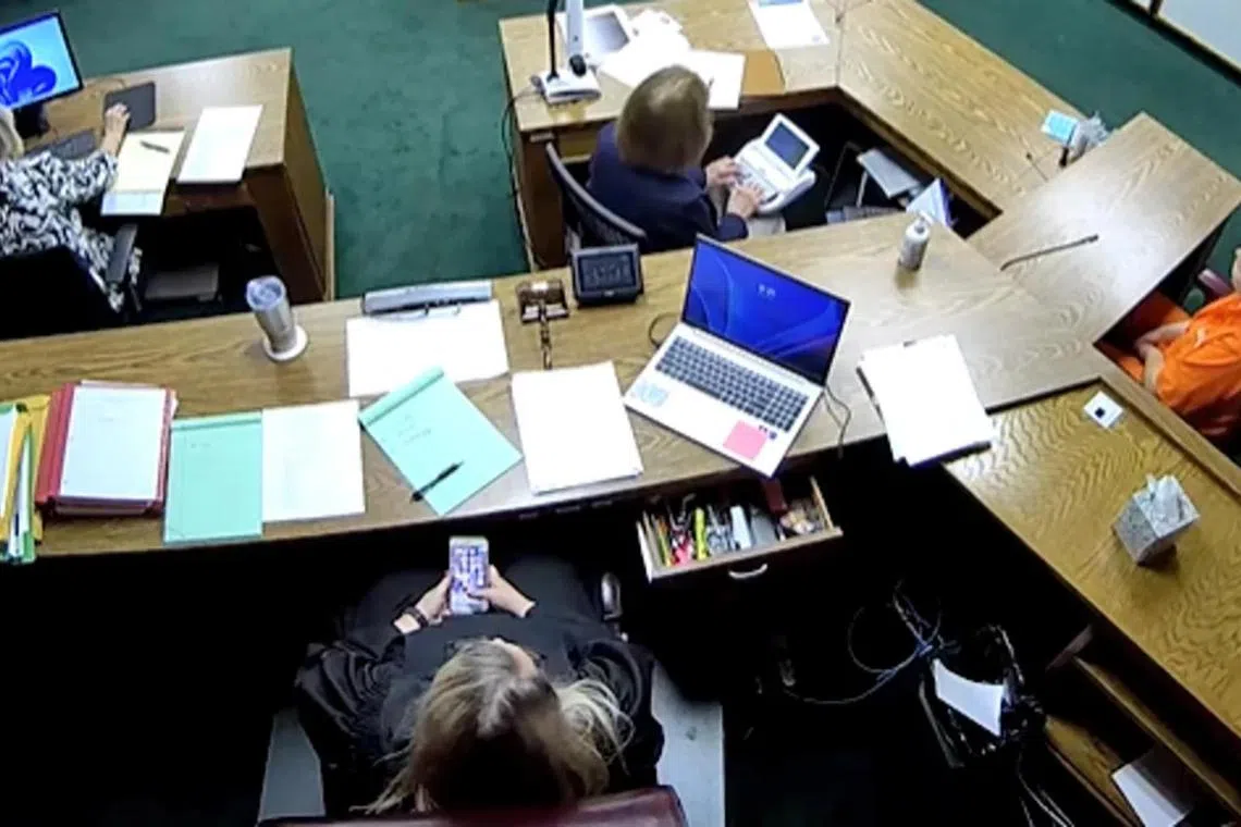 US judge in Oklahoma resigns after exchanging 500 texts with bailiff ...