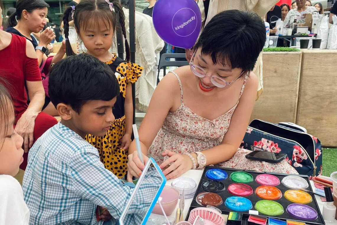 Inspiring Gen Z boss only has PSLE cert but opened two neon art jamming ...