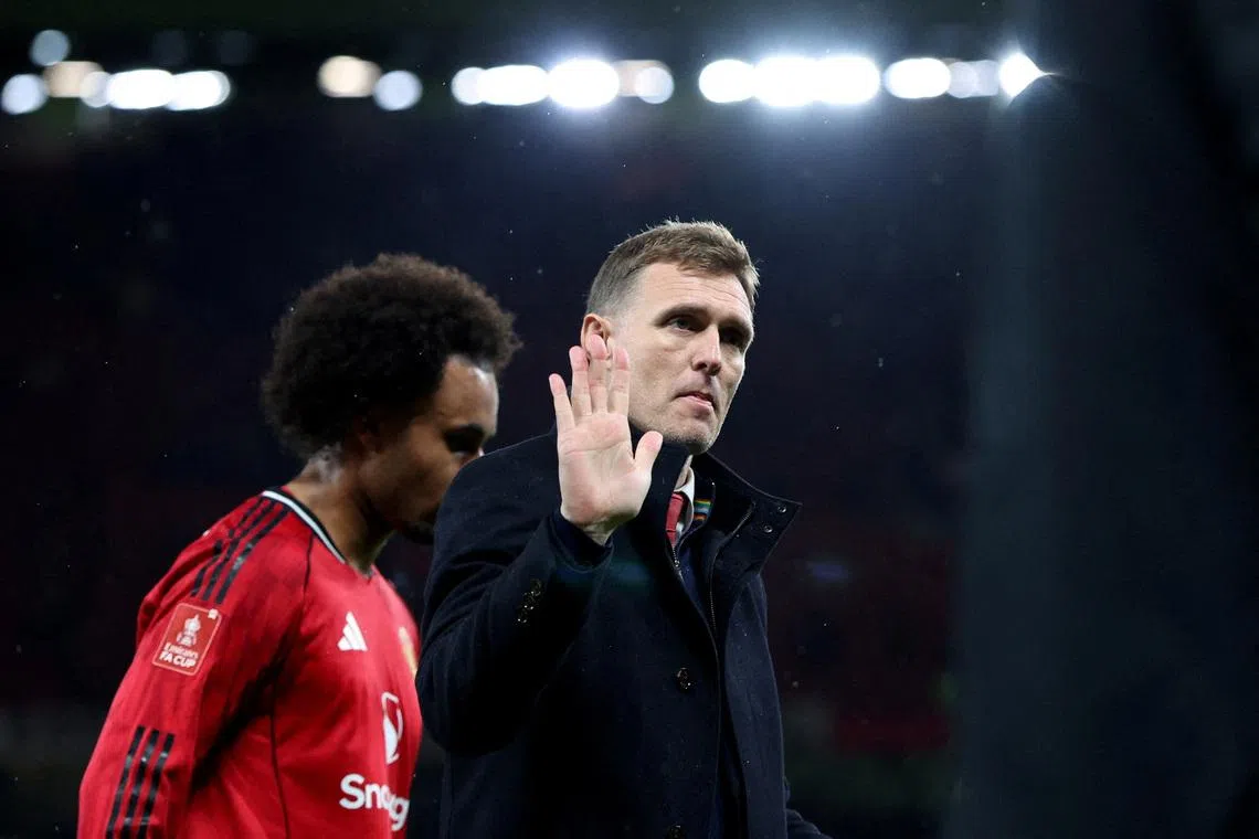 Darren Fletcher urges ‘fragile’ Manchester United players to ‘dig deep ...