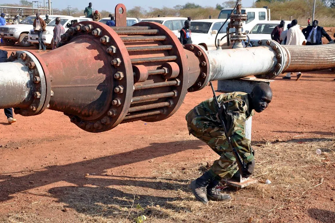 Sudan war causes stoppages on South Sudan oil pipeline, officials say ...
