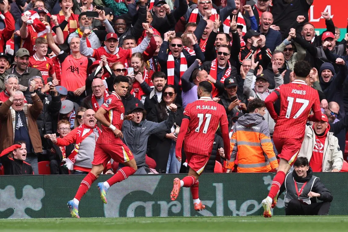 Liverpool leave it late to close in on title, Man Utd lose again | The ...